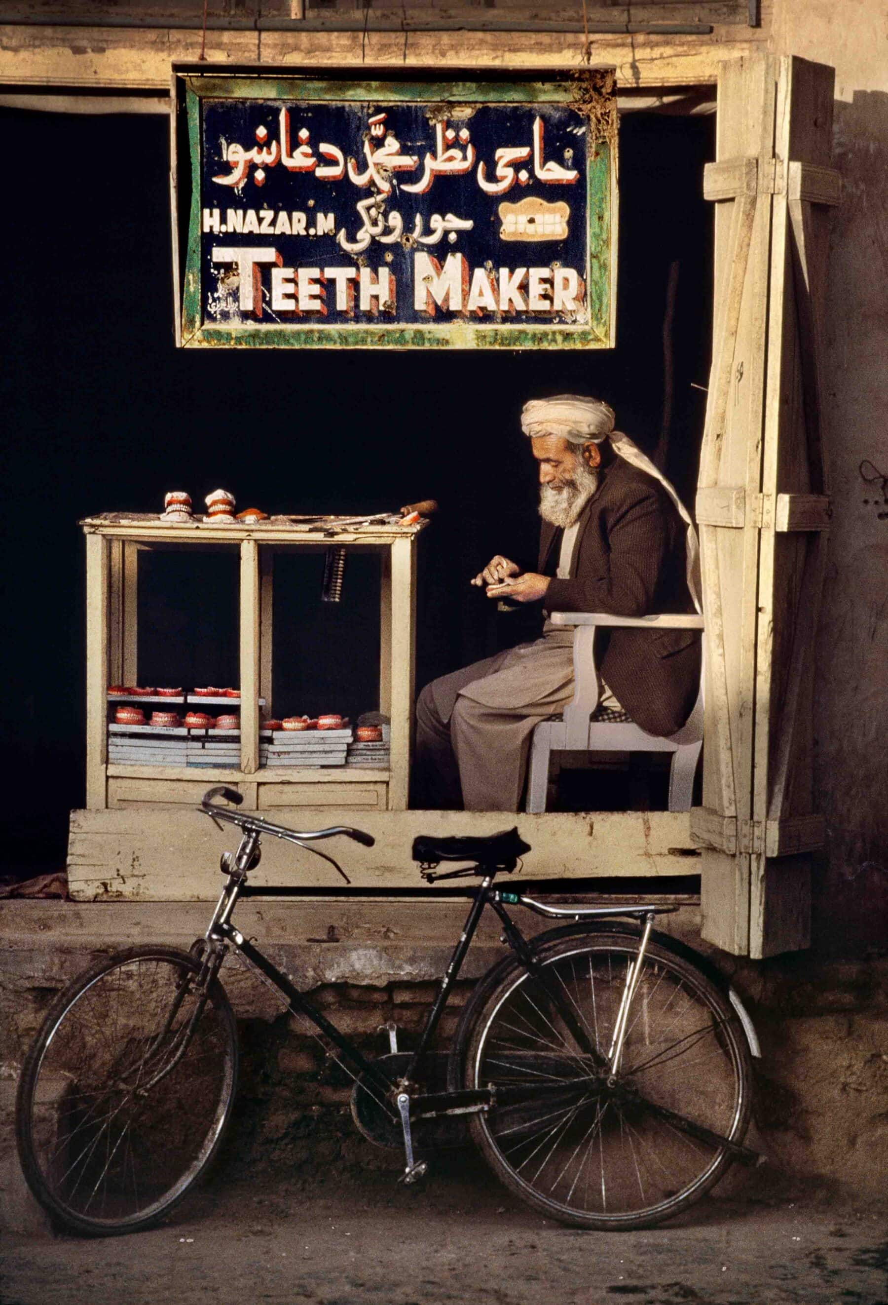 Steve McCurry: Salat at Blue Mosque, Mazar-E-Sharif | SOL . LDN